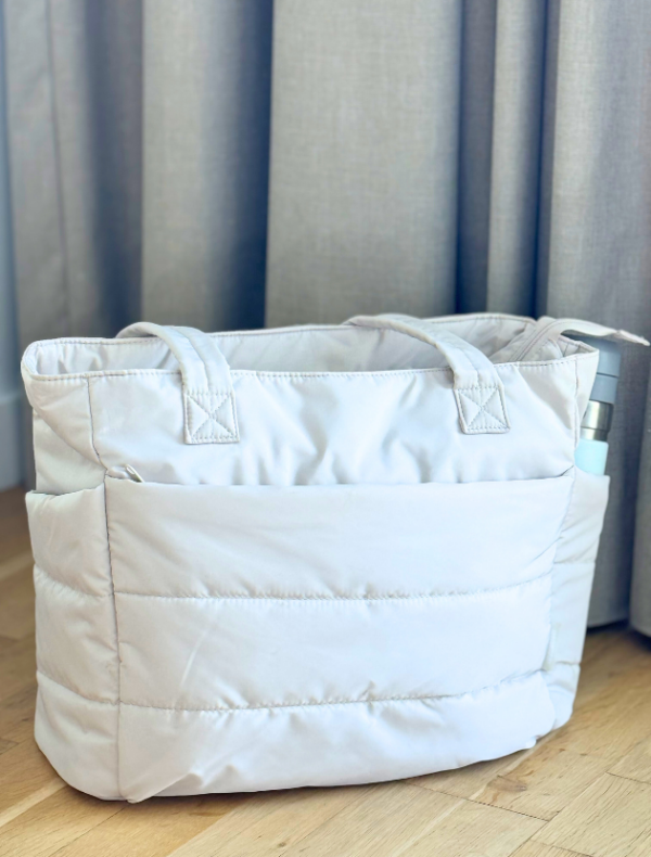 Affordable Travel Tote: BAGSMART Lightweight Puffy Tote Bag