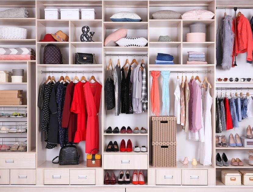 How to Build a Capsule Wardrobe Collection | Simplify Your Style