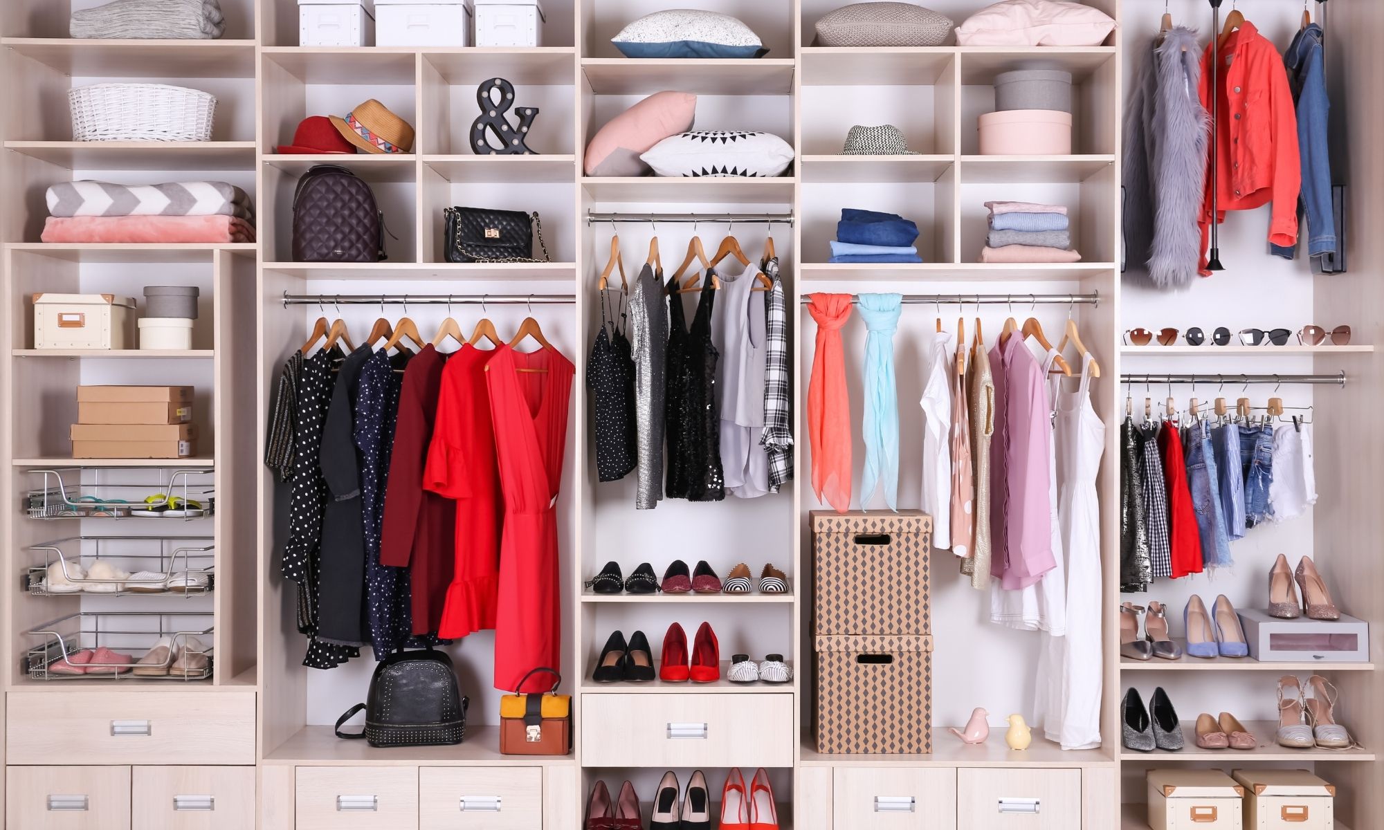 How to Build a Capsule Wardrobe Collection | Simplify Your Style